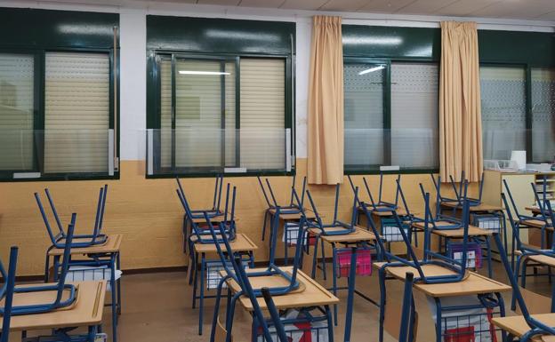 Málaga | El CEIP Neill de la capital instala pantallas de policarbonato ...