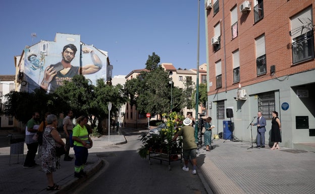 Homenaje a Victoria Kent con una placa en la calle que la vio nacer ...