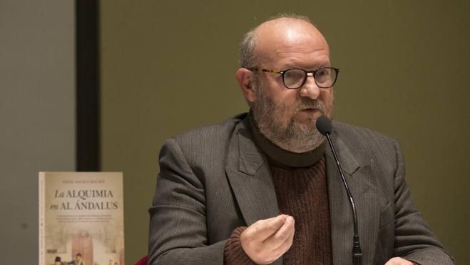 Ángel Alcalá: «Al-Andalus fue luz y esplendor, pero nos da vergüenza ...