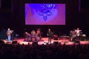 Asia revive los grandes éxitos del rock sinfónico con su 'Omega Tour ...